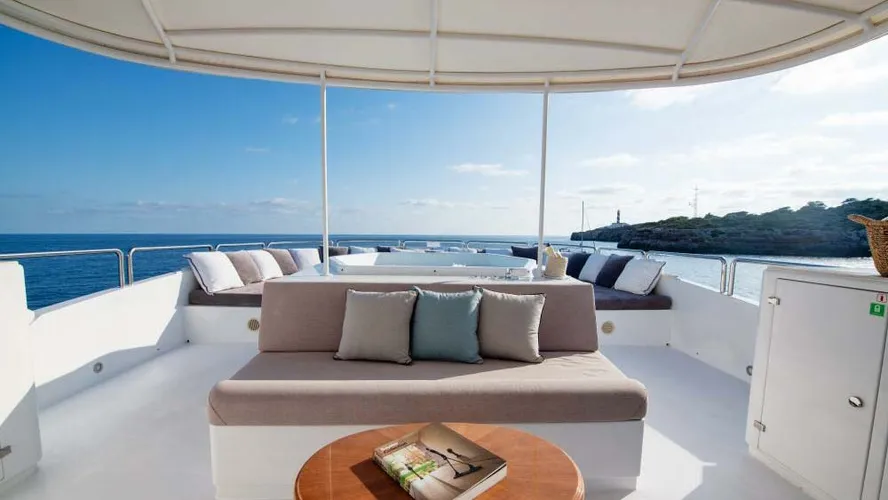 LOULOU yacht for charter (Benetti, 34.95m, 2001)